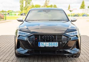 Melns Audi E-Tron 2022 Cēsis, ar dzinēja tilpumu 0.00 L un nobraukumu 38 tūkst. km par 45375 €, foto  vietnē AUTOMOTO.COM.LV