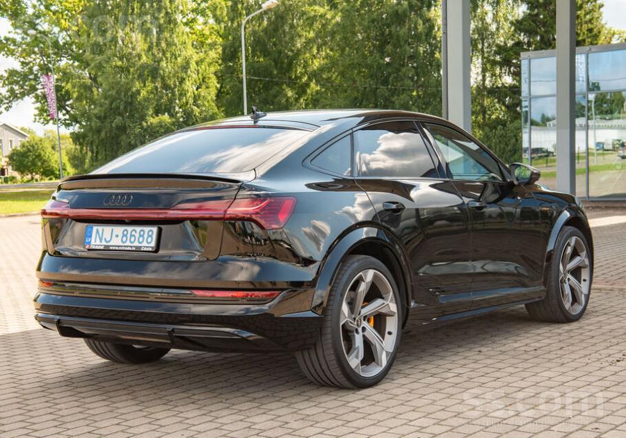 Черный Ауди E-Tron 2022 в Цесис, объемом двигателя 0.00 л и пробегом 38 тыс. км за 45375 €, фото 6 на AUTOMOTO.COM.LV