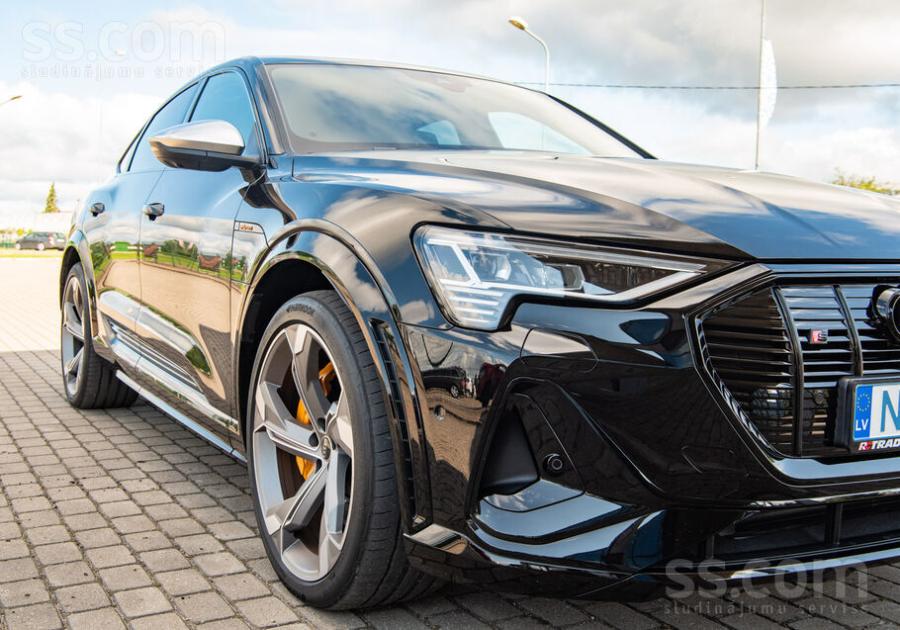 Черный Ауди E-Tron 2022 в Цесис, объемом двигателя 0.00 л и пробегом 38 тыс. км за 45375 €, фото 10 на AUTOMOTO.COM.LV