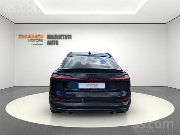 Black Audi E-Tron 2022 in Riga, with an engine capacity of 0.00 L and mileage of 58 thousand km for 33990 €, photo 5 on AUTOMOTO.COM.LV