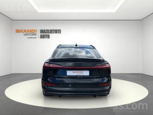 Черный Ауди E-Tron 2022 в Рига, объемом двигателя 0.00 л и пробегом 58 тыс. км за 33990 €, фото 6 на AUTOMOTO.COM.LV