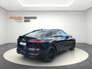 Черный Ауди E-Tron 2022 в Рига, объемом двигателя 0.00 л и пробегом 58 тыс. км за 33990 €, фото 7 на AUTOMOTO.COM.LV