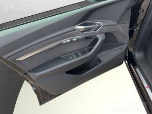 Черный Ауди E-Tron 2022 в Рига, объемом двигателя 0.00 л и пробегом 58 тыс. км за 33990 €, фото 13 на AUTOMOTO.COM.LV