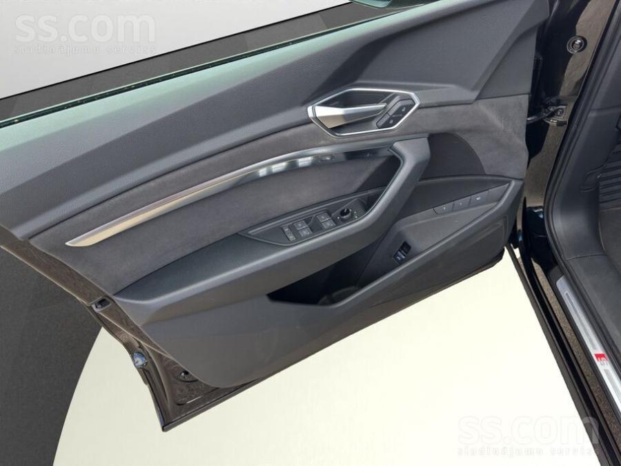 Черный Ауди E-Tron 2022 в Рига, объемом двигателя 0.00 л и пробегом 58 тыс. км за 33990 €, фото 13 на AUTOMOTO.COM.LV