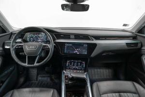 Черный Ауди E-Tron 2022 в Вильнюс, объемом двигателя 0.00 л и пробегом 58 тыс. км за 27900 €, фото 9 на AUTOMOTO.COM.LV