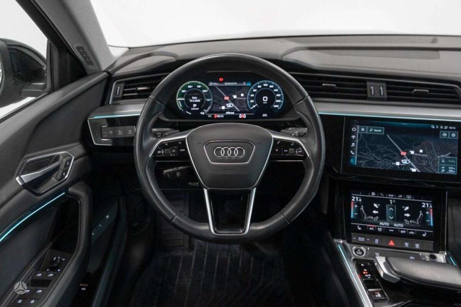 Черный Ауди E-Tron 2022 в Вильнюс, объемом двигателя 0.00 л и пробегом 58 тыс. км за 27900 €, фото 10 на AUTOMOTO.COM.LV