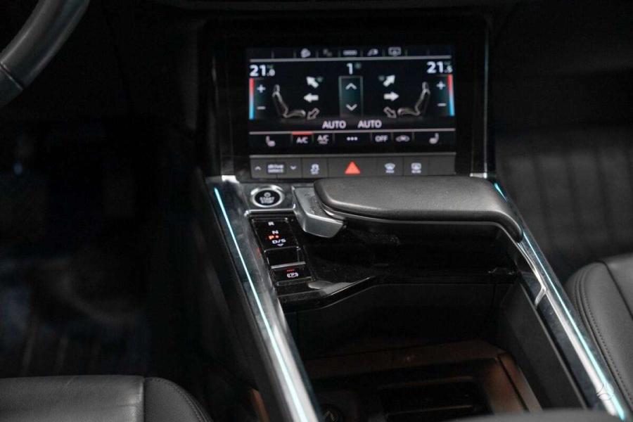 Черный Ауди E-Tron 2022 в Вильнюс, объемом двигателя 0.00 л и пробегом 58 тыс. км за 27900 €, фото 19 на AUTOMOTO.COM.LV