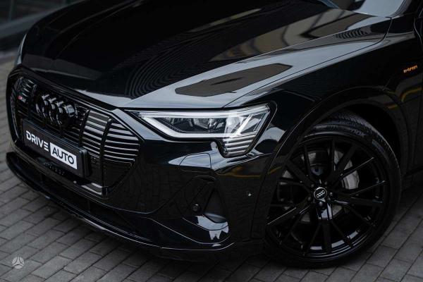 Black Audi E-Tron 2022 in Vilnius, with an engine capacity of 0.00 L and mileage of 45 thousand km for 36900 €, photo 4 on AUTOMOTO.COM.LV