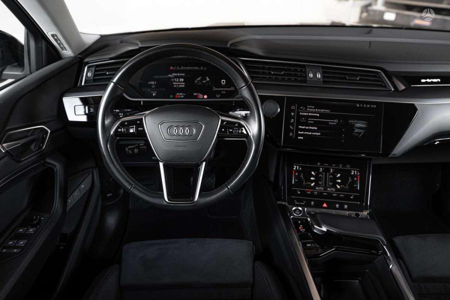 Black Audi E-Tron 2022 in Vilnius, with an engine capacity of 0.00 L and mileage of 45 thousand km for 36900 €, photo 7 on AUTOMOTO.COM.LV