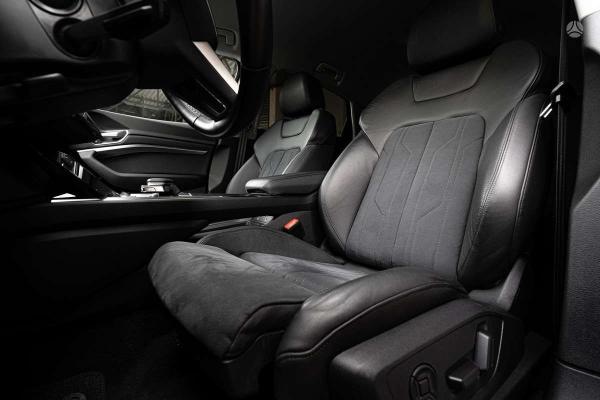 Black Audi E-Tron 2022 in Vilnius, with an engine capacity of 0.00 L and mileage of 45 thousand km for 36900 €, photo 7 on AUTOMOTO.COM.LV
