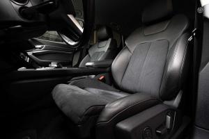Black Audi E-Tron 2022 in Vilnius, with an engine capacity of 0.00 L and mileage of 45 thousand km for 36900 €, photo 8 on AUTOMOTO.COM.LV