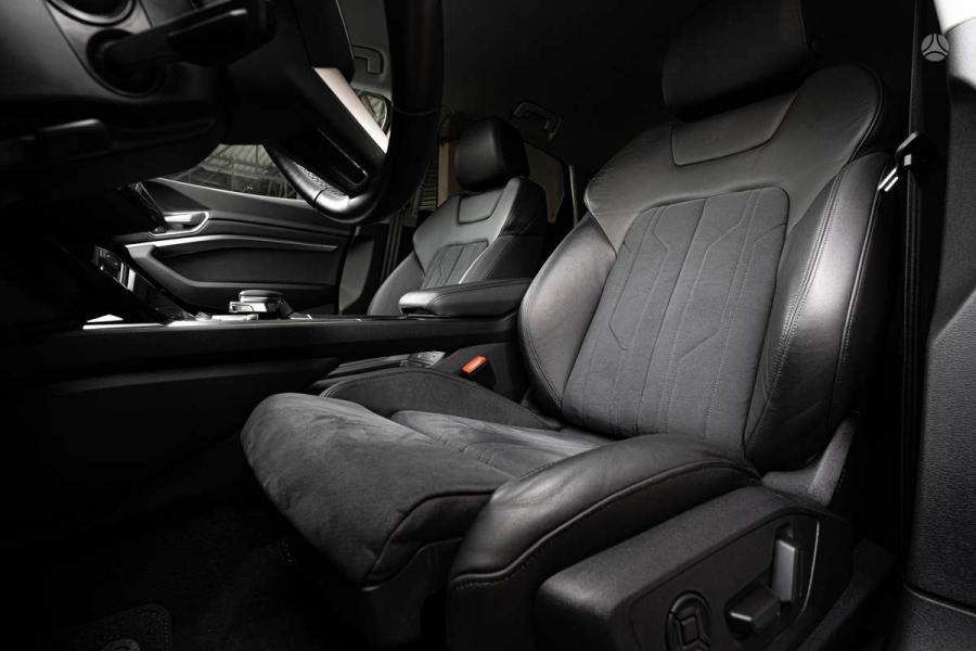 Black Audi E-Tron 2022 in Vilnius, with an engine capacity of 0.00 L and mileage of 45 thousand km for 36900 €, photo 8 on AUTOMOTO.COM.LV