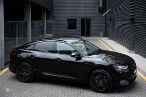 Black Audi E-Tron 2022 in Vilnius, with an engine capacity of 0.00 L and mileage of 45 thousand km for 36900 €, photo 20 on AUTOMOTO.COM.LV