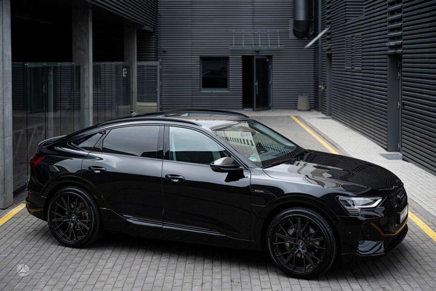 Black Audi E-Tron 2022 in Vilnius, with an engine capacity of 0.00 L and mileage of 45 thousand km for 36900 €, photo 20 on AUTOMOTO.COM.LV