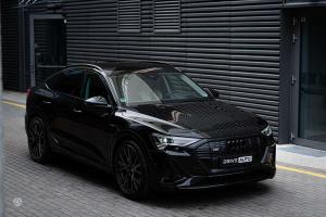 Black Audi E-Tron 2022 in Vilnius, with an engine capacity of 0.00 L and mileage of 45 thousand km for 36900 €, photo 22 on AUTOMOTO.COM.LV