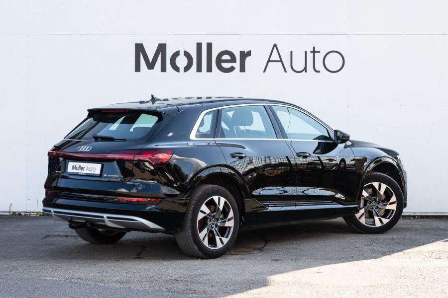 Melns Audi E-Tron 2022 Rīga, ar dzinēja tilpumu 0.00 L un nobraukumu 60 tūkst. km par 31900 €, foto 5 vietnē AUTOMOTO.COM.LV