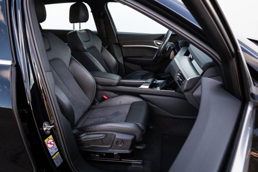 Melns Audi E-Tron 2022 Rīga, ar dzinēja tilpumu 0.00 L un nobraukumu 60 tūkst. km par 31900 €, foto 8 vietnē AUTOMOTO.COM.LV