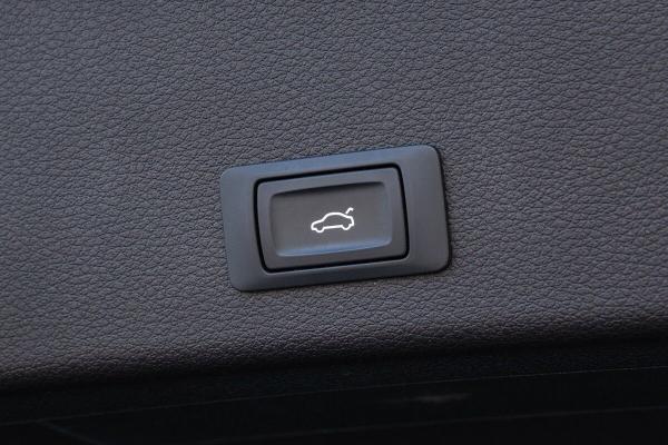 Black Audi E-Tron 2022 in Riga, with an engine capacity of 0.00 L and mileage of 60 thousand km for 31900 €, photo 10 on AUTOMOTO.COM.LV