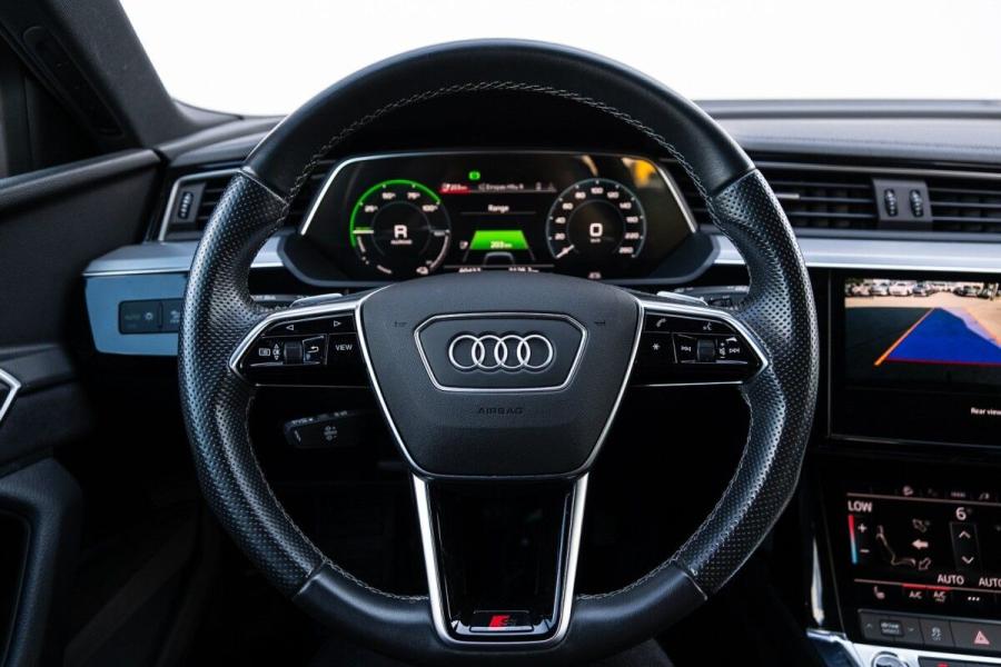 Melns Audi E-Tron 2022 Rīga, ar dzinēja tilpumu 0.00 L un nobraukumu 60 tūkst. km par 31900 €, foto 19 vietnē AUTOMOTO.COM.LV