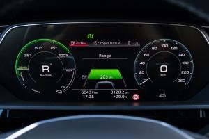 Melns Audi E-Tron 2022 Rīga, ar dzinēja tilpumu 0.00 L un nobraukumu 60 tūkst. km par 31900 €, foto 20 vietnē AUTOMOTO.COM.LV