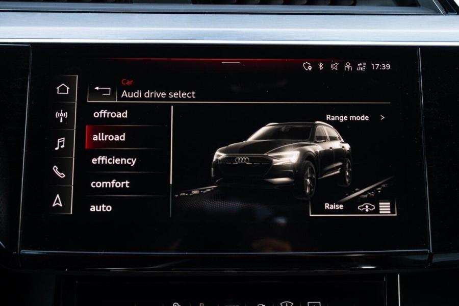 Melns Audi E-Tron 2022 Rīga, ar dzinēja tilpumu 0.00 L un nobraukumu 60 tūkst. km par 31900 €, foto 25 vietnē AUTOMOTO.COM.LV