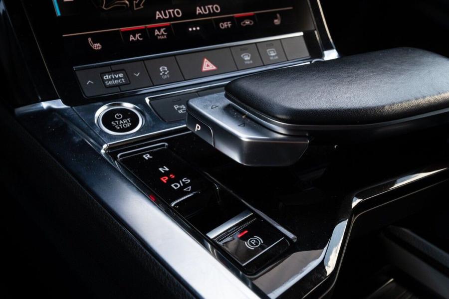 Melns Audi E-Tron 2022 Rīga, ar dzinēja tilpumu 0.00 L un nobraukumu 60 tūkst. km par 31900 €, foto 27 vietnē AUTOMOTO.COM.LV