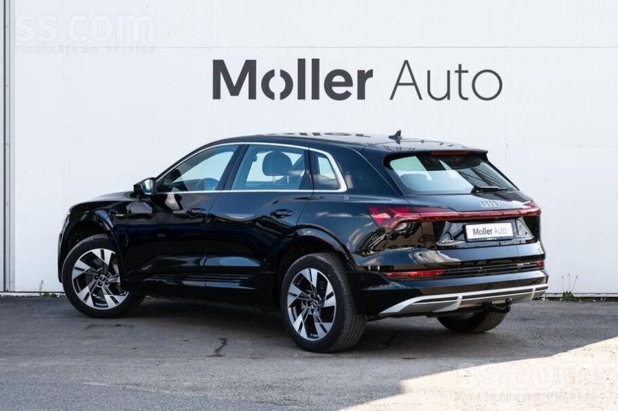Black Audi E-Tron 2022 in Riga, with an engine capacity of 0.00 L and mileage of 60 thousand km for 31900 €, photo 4 on AUTOMOTO.COM.LV