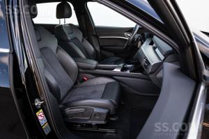 Black Audi E-Tron 2022 in Riga, with an engine capacity of 0.00 L and mileage of 60 thousand km for 31900 €, photo 8 on AUTOMOTO.COM.LV