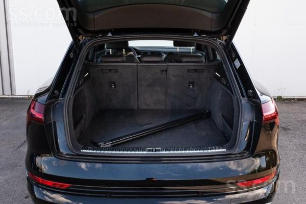 Melns Audi E-Tron 2022 Rīga, ar dzinēja tilpumu 0.00 L un nobraukumu 60 tūkst. km par 31900 €, foto 9 vietnē AUTOMOTO.COM.LV