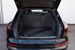 Black Audi E-Tron 2022 in Riga, with an engine capacity of 0.00 L and mileage of 60 thousand km for 31900 €, photo 10 on AUTOMOTO.COM.LV