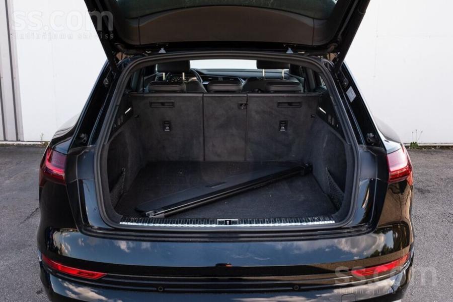 Black Audi E-Tron 2022 in Riga, with an engine capacity of 0.00 L and mileage of 60 thousand km for 31900 €, photo 10 on AUTOMOTO.COM.LV