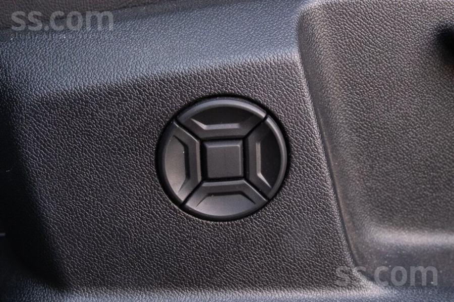 Black Audi E-Tron 2022 in Riga, with an engine capacity of 0.00 L and mileage of 60 thousand km for 31900 €, photo 16 on AUTOMOTO.COM.LV