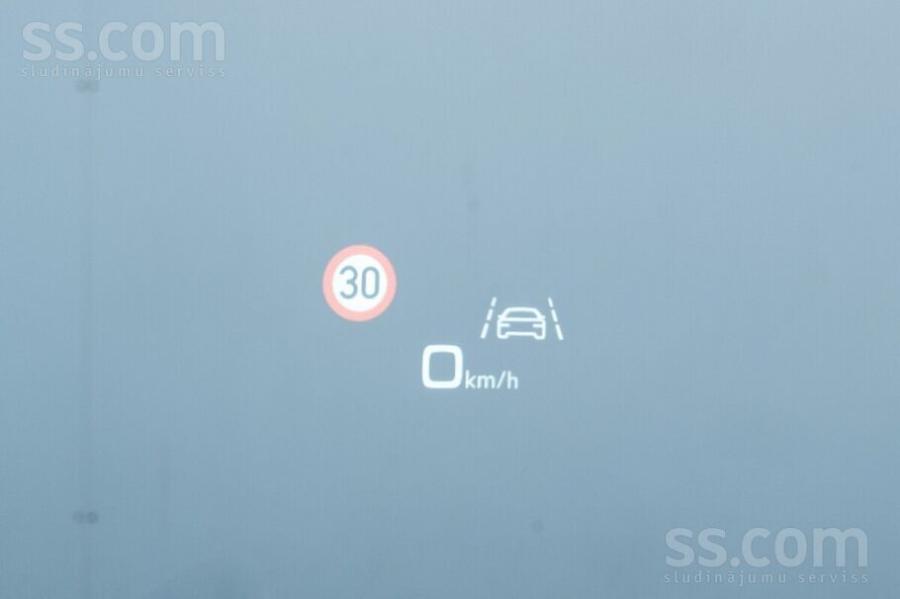 Black Audi E-Tron 2022 in Riga, with an engine capacity of 0.00 L and mileage of 60 thousand km for 31900 €, photo 28 on AUTOMOTO.COM.LV