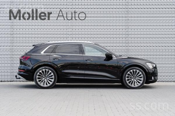 Черный Ауди E-Tron 2022 в Рига, объемом двигателя 0.00 л и пробегом 74 тыс. км за 39300 €, фото 5 на AUTOMOTO.COM.LV