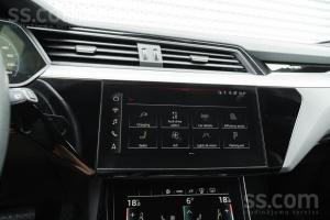 Melns Audi E-Tron 2022 Rīga, ar dzinēja tilpumu 0.00 L un nobraukumu 74 tūkst. km par 39300 €, foto 24 vietnē AUTOMOTO.COM.LV