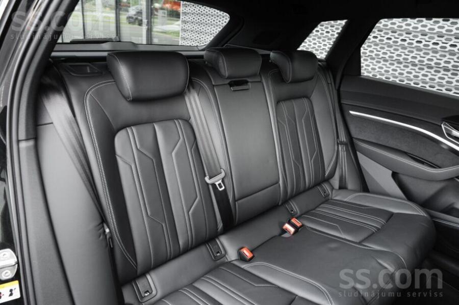 Melns Audi E-Tron 2022 Rīga, ar dzinēja tilpumu 0.00 L un nobraukumu 74 tūkst. km par 39300 €, foto 35 vietnē AUTOMOTO.COM.LV