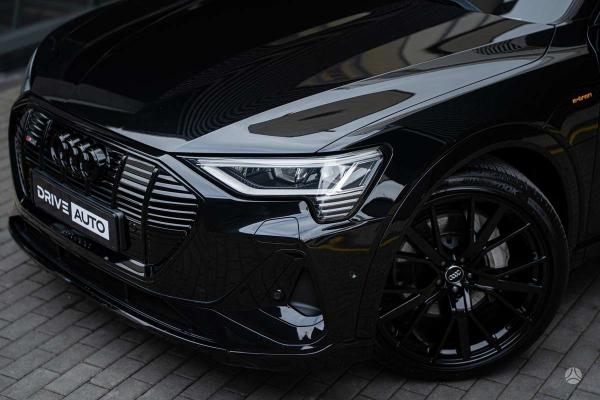Black Audi E-Tron 2022 in Vilnius, with an engine capacity of 0.00 L and mileage of 45 thousand km for 36900 €, photo 4 on AUTOMOTO.COM.LV