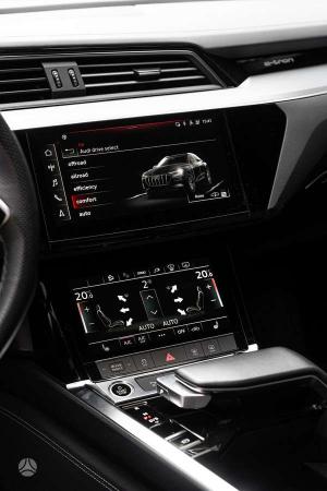 Black Audi E-Tron 2022 in Vilnius, with an engine capacity of 0.00 L and mileage of 45 thousand km for 36900 €, photo 29 on AUTOMOTO.COM.LV