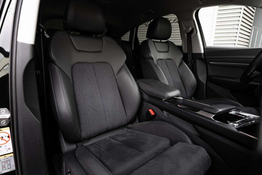 Black Audi E-Tron 2022 in Vilnius, with an engine capacity of 0.00 L and mileage of 45 thousand km for 36900 €, photo 32 on AUTOMOTO.COM.LV