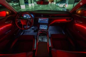 Black Audi E-Tron 2022 in Vilnius, with an engine capacity of 0.00 L and mileage of 45 thousand km for 36900 €, photo 34 on AUTOMOTO.COM.LV