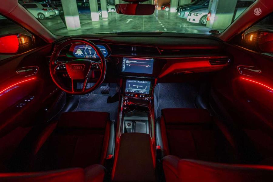 Black Audi E-Tron 2022 in Vilnius, with an engine capacity of 0.00 L and mileage of 45 thousand km for 36900 €, photo 34 on AUTOMOTO.COM.LV
