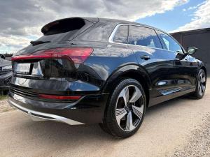 Черный Ауди E-Tron 2022 в Вильнюс, объемом двигателя 0.00 л и пробегом 97 тыс. км за 32600 €, фото 7 на AUTOMOTO.COM.LV
