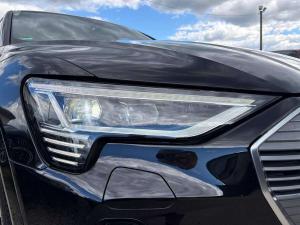 Черный Ауди E-Tron 2022 в Вильнюс, объемом двигателя 0.00 л и пробегом 97 тыс. км за 32600 €, фото 9 на AUTOMOTO.COM.LV