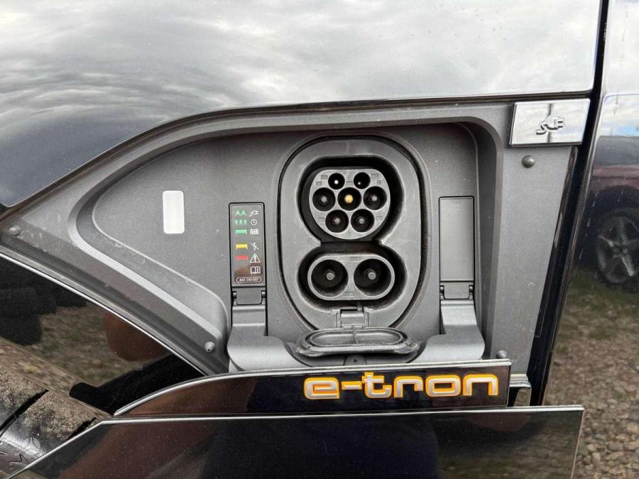 Черный Ауди E-Tron 2022 в Вильнюс, объемом двигателя 0.00 л и пробегом 97 тыс. км за 32600 €, фото 12 на AUTOMOTO.COM.LV