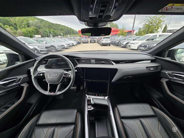 Черный Ауди E-Tron 2022 в Вильнюс, объемом двигателя 0.00 л и пробегом 79 тыс. км за 36500 €, фото 9 на AUTOMOTO.COM.LV