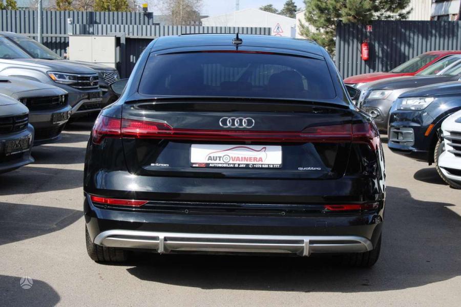 Melns Audi E-Tron 2022 Viļņa, ar dzinēja tilpumu 0.00 L un nobraukumu 65 tūkst. km par 17900 €, foto 1 vietnē AUTOMOTO.COM.LV