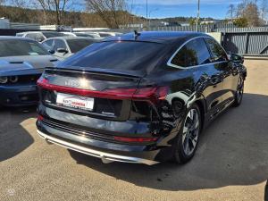 Melns Audi E-Tron 2022 Viļņa, ar dzinēja tilpumu 0.00 L un nobraukumu 65 tūkst. km par 17900 €, foto 3 vietnē AUTOMOTO.COM.LV