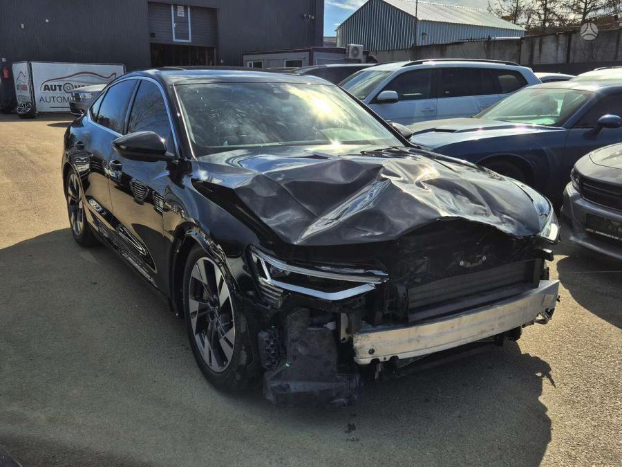Melns Audi E-Tron 2022 Viļņa, ar dzinēja tilpumu 0.00 L un nobraukumu 65 tūkst. km par 17900 €, foto 4 vietnē AUTOMOTO.COM.LV