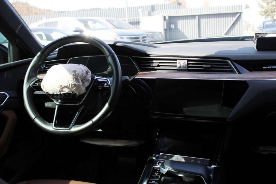 Melns Audi E-Tron 2022 Viļņa, ar dzinēja tilpumu 0.00 L un nobraukumu 65 tūkst. km par 17900 €, foto 15 vietnē AUTOMOTO.COM.LV