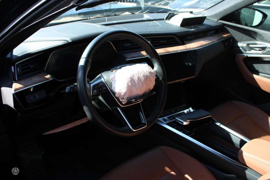 Melns Audi E-Tron 2022 Viļņa, ar dzinēja tilpumu 0.00 L un nobraukumu 65 tūkst. km par 17900 €, foto 16 vietnē AUTOMOTO.COM.LV